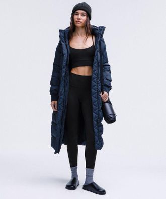 lululemon Lange Puffer-Jacke mit F&uuml;llkraft 600 f&uuml;r Frauen - Gr&ouml;&szlig;e 10 in True Navy