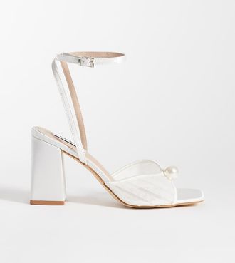Be Mine Bridal - Punam - Sandaletten in Elfenbeinwei&szlig; mit Blockabsatz, weite Passform