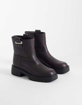 Calvin Klein bottines chunky en cuir &agrave; texture grain&eacute;e avec boucle argent&eacute;e, marron fudge