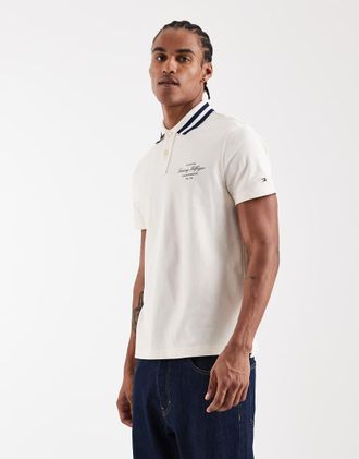 Tommy Hilfiger Regular-Fit-Polohemd in Wei&szlig; mit gestreiftem Kragen