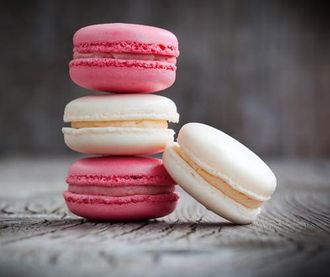 WENKO Cr&eacute;dence cuisine verre Macarons 60x50 cm | Cr&eacute;dence verre tremp&eacute; d&eacute;corative anti-&eacute;claboussure pour protection murale | Facile &agrave; nettoyer et &agrave; installe