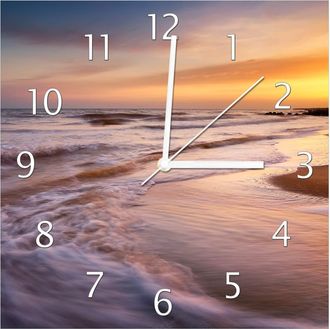 Wallario Design-Wanduhr Sonnenuntergang am Strand - Abendspaziergang aus Glas, Motiv-Uhr Gr&ouml;&szlig;e 30 x 30 cm, wei&szlig;e Zeiger