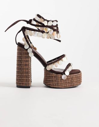 Azalea Wang Azalea Wang - Zazzie - Sandales &agrave; talons et plateforme avec coquillages - Marron