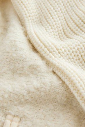 Next Strickjacke Gestrickte Jacke mit Boucle-Kragen und Wollanteil (1-tlg)