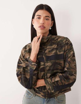 Lioness veste coupe-vent &agrave; col chemin&eacute;e Essential en camouflage-Vert