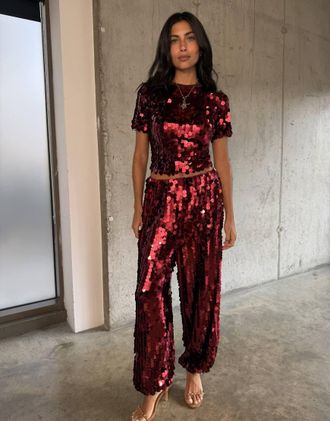 Never Fully Dressed ensemble coordonn&eacute; top court &agrave; manches courtes &agrave; sequins disques rouge