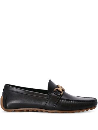 Moschino mocassins en cuir &agrave; d&eacute;tail de m&eacute;daillon - Noir