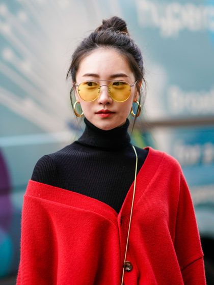 In or out : les lunettes de soleil aux verres colorés ?