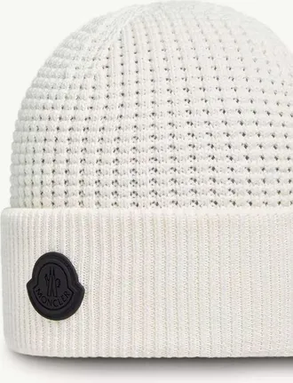 Moncler K20913B00032M1367 Logo-Patch Knit Beanie - White