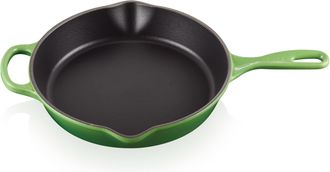 LE CREUSET Signature Hohe Brat- und Servierpfanne aus Gusseisen, für alle Herdarten und Backöfen, 26 cm, 2 Liter, Bamboo, 20187264080422