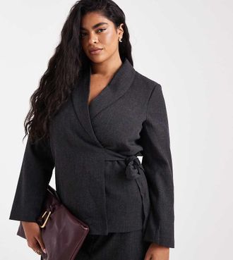Vero Moda Curve Blazer habill&eacute; densemble nou&eacute; sur le c&ocirc;t&eacute; - Gris fonc&eacute; chin&eacute;