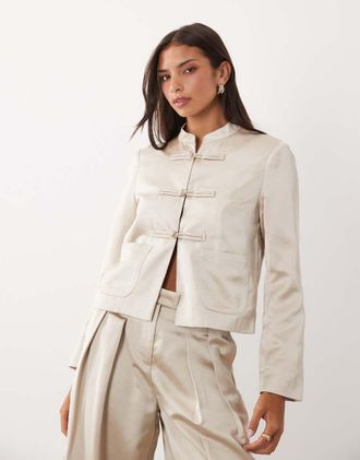 Pieces Satin-Jacke im Mandarin-Stil mit Verschluss als Co-ord in Champagner-Gold