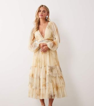 Lace & Beads Petite Robe longue &agrave; manches longues et imprim&eacute; fleuri - Jaune-Multicolore