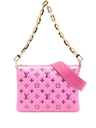 Louis Vuitton 2021-2025 zweifarbige Coussin PM Satchel-Tasche aus Lammleder mit Monogramm-Pr&auml;gung - Rosa