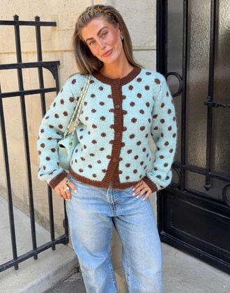 Kiwi & Co Cardigan mit Wolloptik und Kontrastbesatz in Blau und Schokobraun mit Polka-Dot-Muster