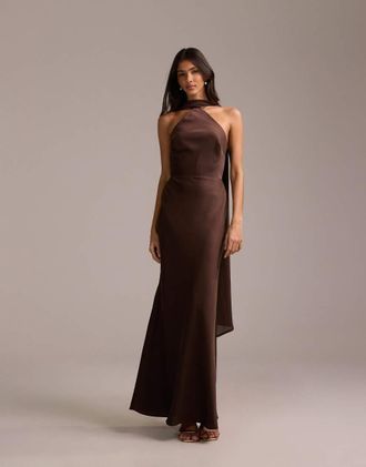 Asos Robe longue de demoiselle dhonneur en satin &agrave; dos nu et foulard - Chocolat-Brown