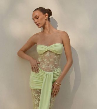 the frolic Exklusives, figurbetontes, tr&auml;gerloses Maxikleid in Minzgr&uuml;n mit verdrehter Vorderseite und transparentem Spitzeneinsatz