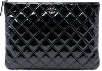 Chanel Clutches - Medium Quilted Patent Double Stitch O Case Clutch - Gr. unisize - in Schwarz - f&uuml;r Damen