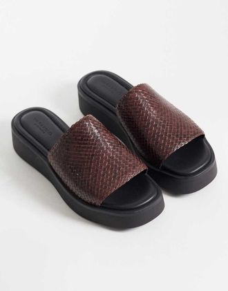 Vagabond Shoemakers - Danya - Sandales plates en cuir tress&eacute; - Chocolat-Marron