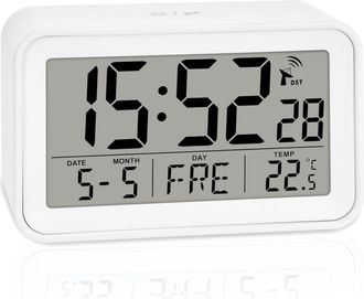 ADE Digitaler Funkwecker mit Licht | Wecker mit Temperaturanzeige und Kalender | kompakter Reisewecker | h&uuml;bsches matt wei&szlig;es Geh&auml;use | mit Batterie