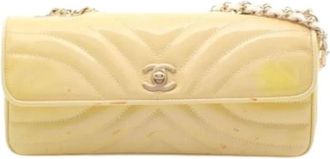 Chanel Sac bandouli&egrave;re vintage en cuir verni doccasion - Femme - Pre-owned - Jaune - Taille: ONE Size
