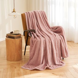 Miulee Kuscheldecke Fleecedecke Flanell Decke Pompoms Einfarbig Wohndecken Couchdecke Flauschig &Uuml;berwurf Mikrofaser Tagesdecke Sofadecke Blanket F&uuml;r Bett Sof