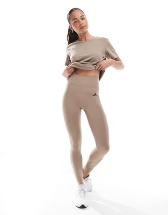 adidas adidas Training - Optime Essentials - Legging 7/8&egrave;me sans surpiq&ucirc;re &agrave; lavant - Marron craie