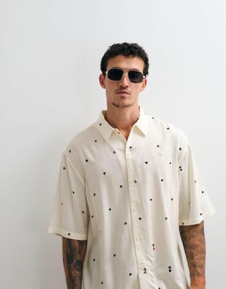 AllSaints Cardsuit - Chemise imprim&eacute;e &agrave; manches courtes - &Eacute;cru-Blanc