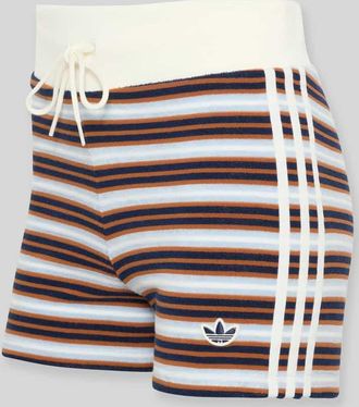 adidas Originals Slim Fit Shorts mit Logo-Applikation