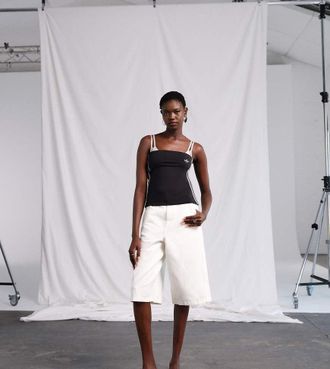 adidas Originals x ASOS - Bermuda en jean - &Eacute;cru-Neutre