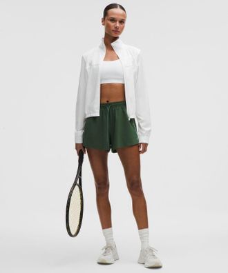lululemon Leichte Shorts mit hohem Bund im Relaxed Fit Langer Liner f&uuml;r Frauen - 8 cm - Gr&ouml;&szlig;e 10 in Ivy Grove/White