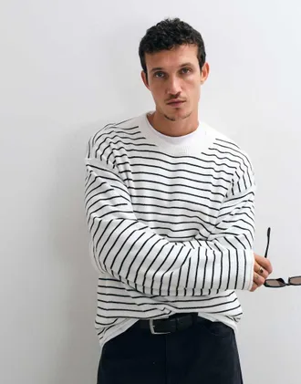 Weekday Oversize-Pullover in Wollwei&szlig; und schwarzen Streifen