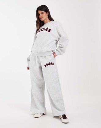 adidas Originals adidas Sportswear Jogger mit weitem Bein in Grau und Burgunderrot