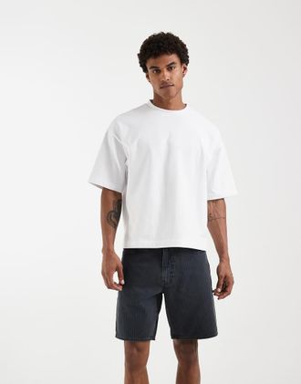 Levi's 468 - Locker geschnittene Jeansshorts in Schwarz mit farblich abgestimmten Streifen