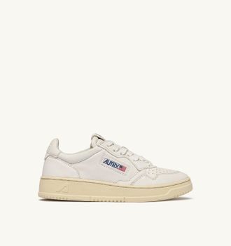 Autry BASKETS MEDALIST LOW EN NAPPA BLANC SUPER SOFT