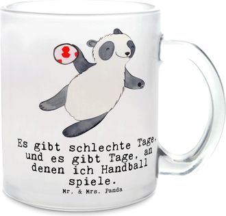 Mr. & Mrs. Panda Teetasse Panda Handball Spielen - Geschenk, Teebecher, Sportart, Glas Teetasse, Teeglas, Hobby, Handball Turnier, Teetasse aus Glas