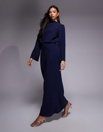 Asos Robe longue coup&eacute;e en biais avec manches longues et taille pinc&eacute;e - Chocolat-Bleu marine