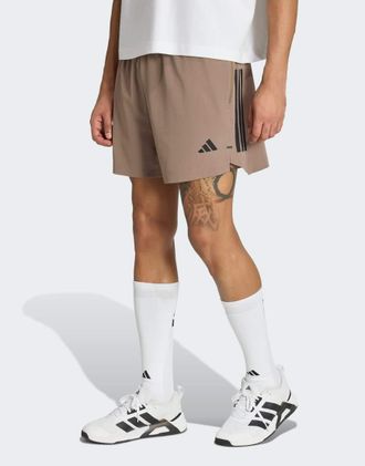 adidas adidas Performance - D4T Primelift - Shorts in Khaki Six mit den drei Streifen-Gr&uuml;n