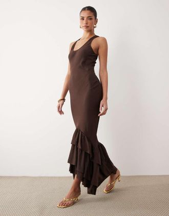 Asos Robe longue &agrave; ourlet volant&eacute; - Marron chocolat