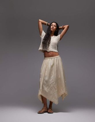 Topshop Satinrock in Elfenbein mit Zipfelsaum und Stickerei-Wei&szlig;