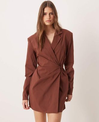 Asos Robe blazer courte et cintr&eacute;e &agrave; la taille - Chocolat-Brown