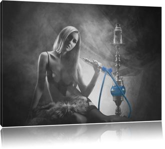 Pixxprint Frau neben Shisha B&W, Gr&ouml;&szlig;e: 120x80cm, Leinwandbild, fertig gespannt, Wandbild, Dekoration, Kunstdruck, kein Poster