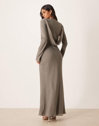 Asos Robe longue en mousseline &agrave; dos b&eacute;nitier - Gris