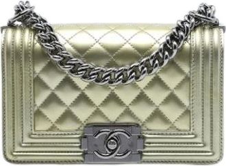 Chanel Pre-owned Sac bandouli&egrave;re matelass&eacute; en cuir verni m&eacute;tallis&eacute; - Femme - Pre-owned - Jaune - Taille: ONE Size