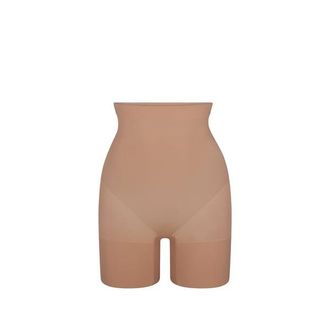 SKIMS Short taille haute sculptant mi-cuisse