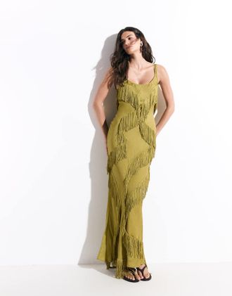 Asos Maxikleid mit U-Ausschnitt und asymmetrischem Fransenbesatz in Olivgr&uuml;n