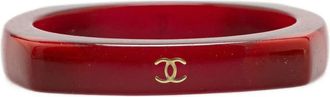 Chanel bracelet jonc en r&eacute;sine &agrave; logo CC (2001) - Rouge