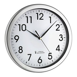 TFA Dostmann Analoge Funk-Wanduhr,60.3519.02, mit grüner Hintergrundbeleuchtung, leises Uhrwerk, Funkuhr Kunststoff, Silber, L 308 x B 43 x H 308 mm