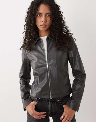 Calvin Klein Jeans Jacke aus Kunstleder mit Rei&szlig;verschluss in Aschschwarz
