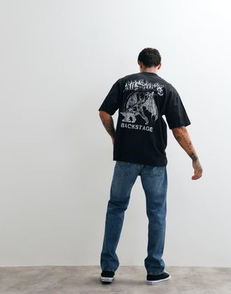 AllSaints T-Shirt mit Grafiklogo, kurzen &Auml;rmeln und R&uuml;ckenprint in verwaschenem Schwarz